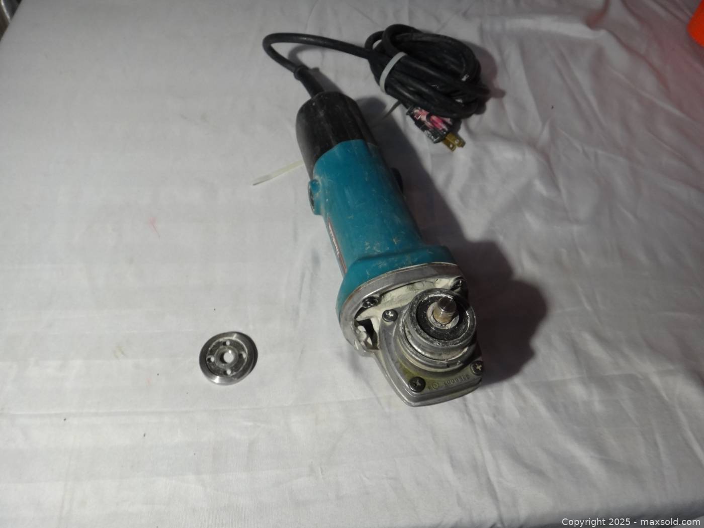 Makita 4" angle grinder model 9523NB | Maxsold