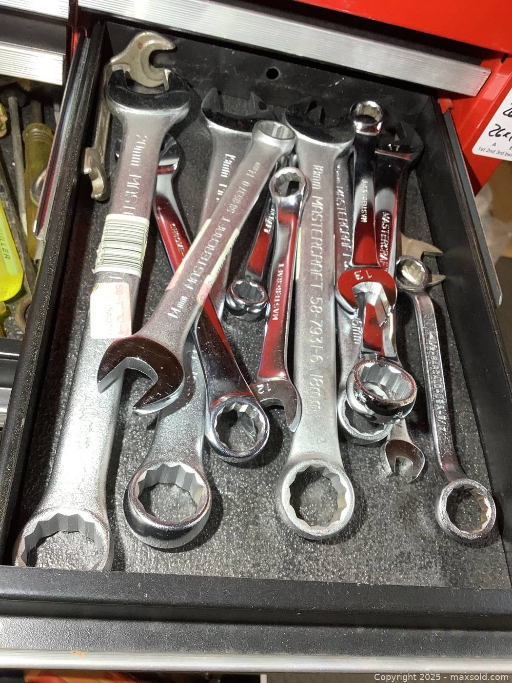 Assorted mechanic hand tools | Maxsold