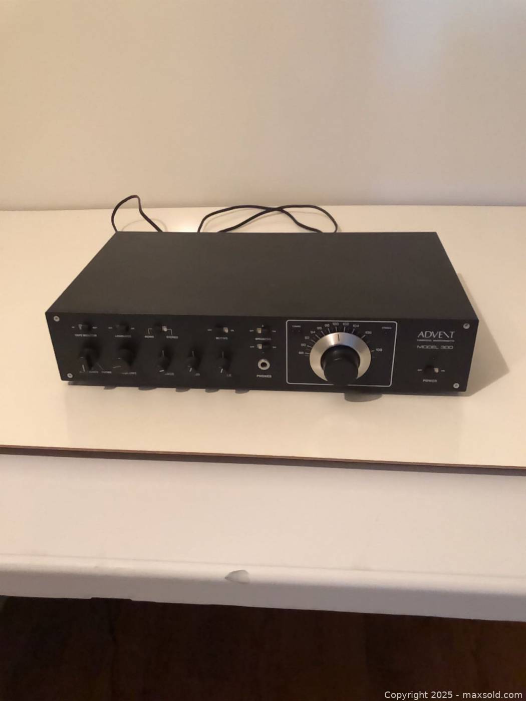 Advent Model 300 stereo receiver | Maxsold
