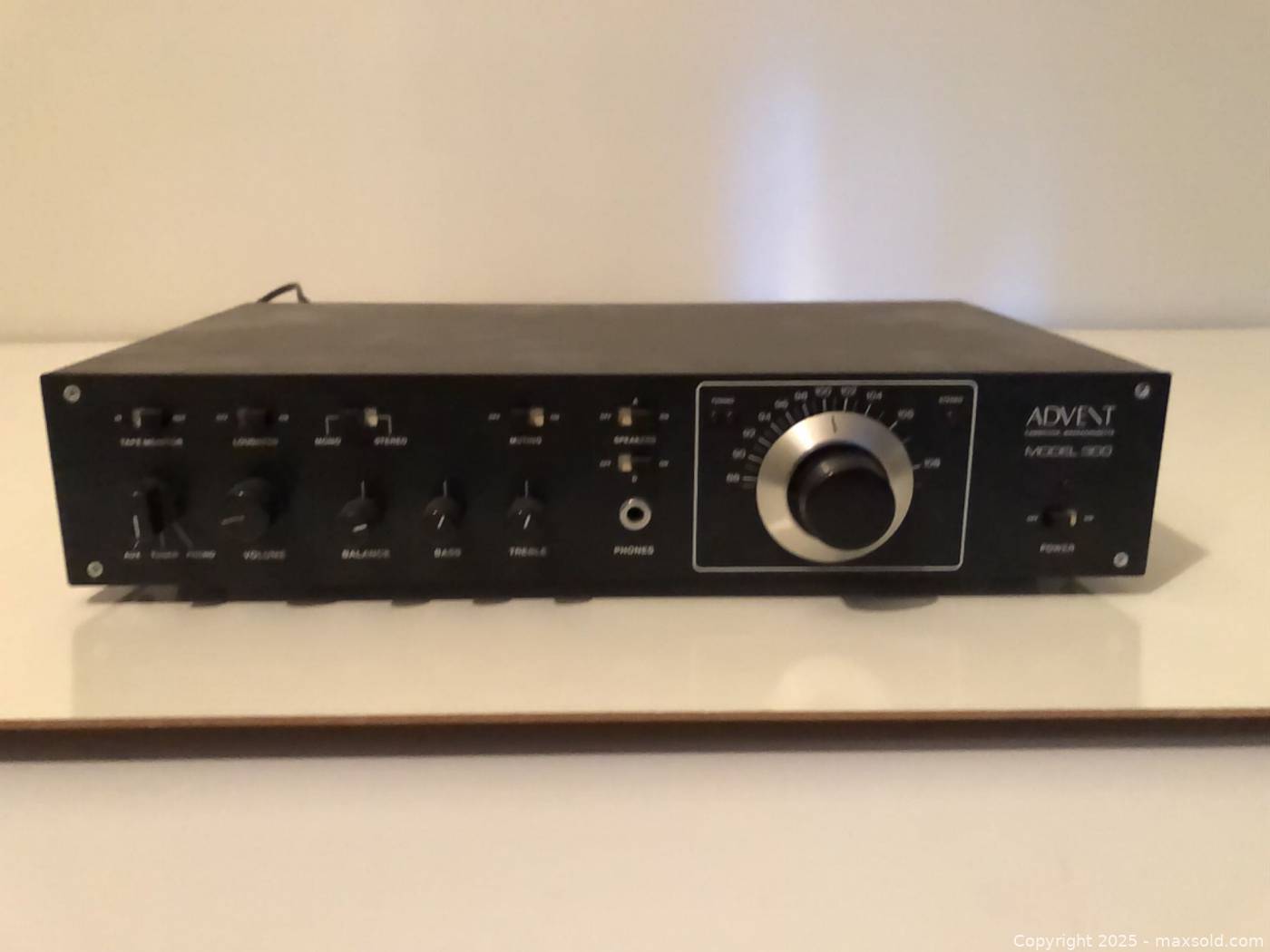 Advent Model 300 stereo receiver | Maxsold