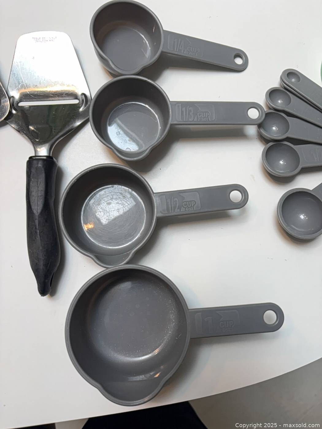 Kitchen tools and baking measuring set | Maxsold