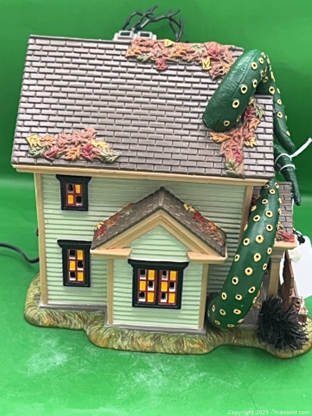 Enesco Halloween The Kraken House 6011436 | Maxsold