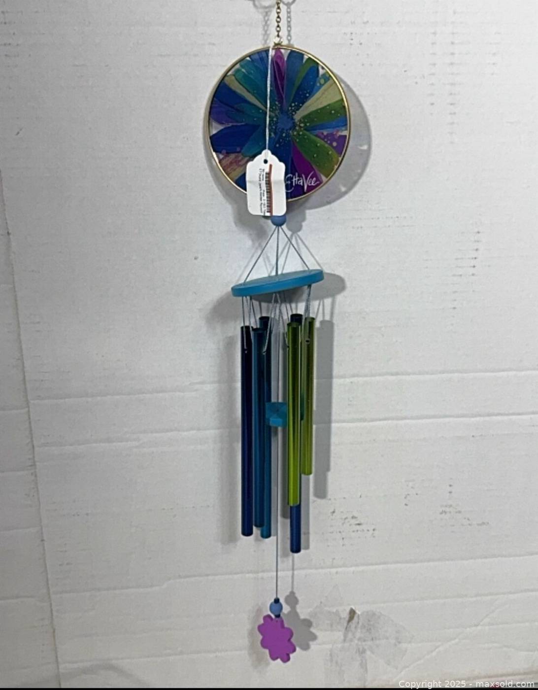 EttaVee multicolor 6-tube wind chime | Maxsold