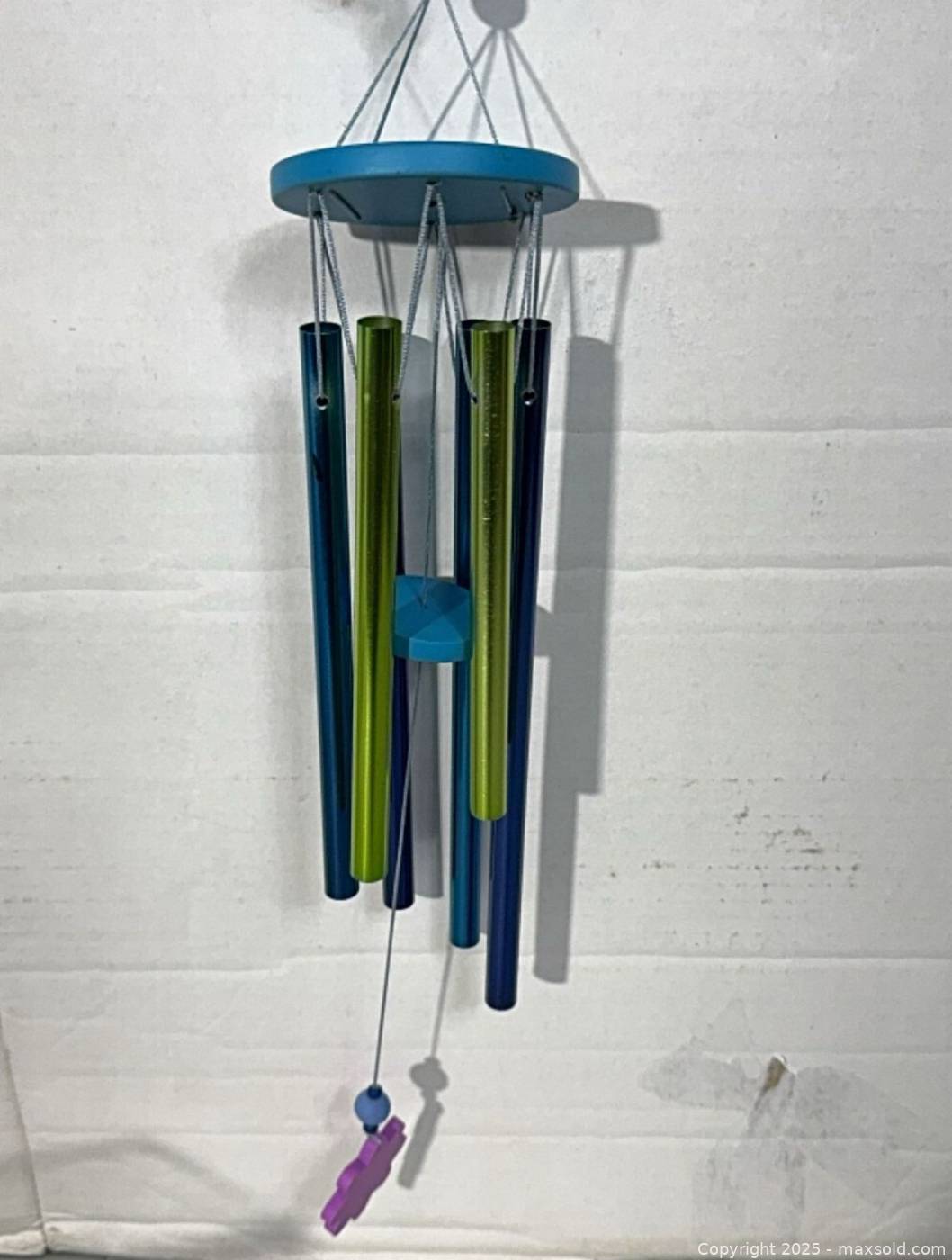 EttaVee multicolor 6-tube wind chime | Maxsold