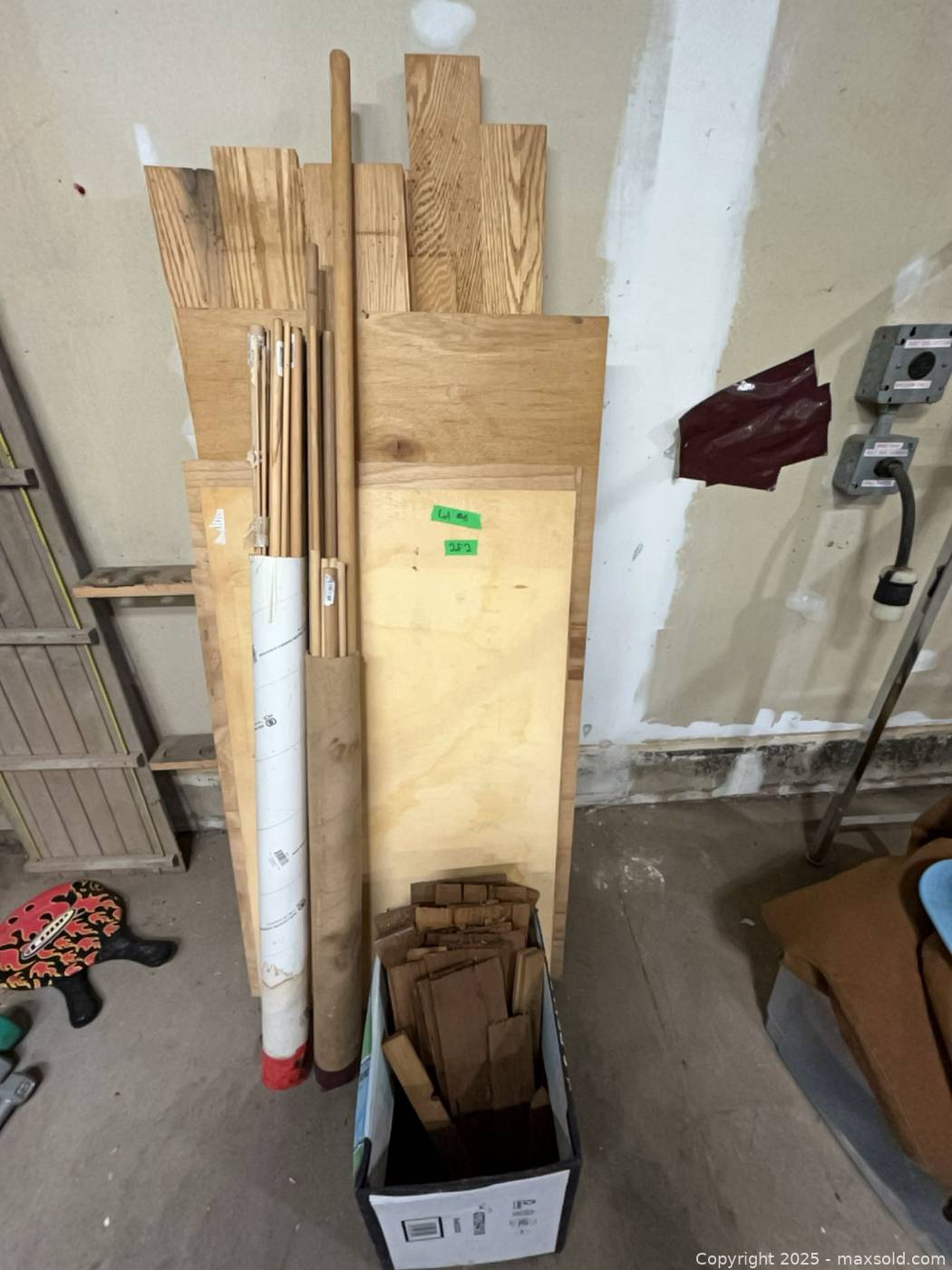 Drywall, plywood sheets and mixed wood | Maxsold