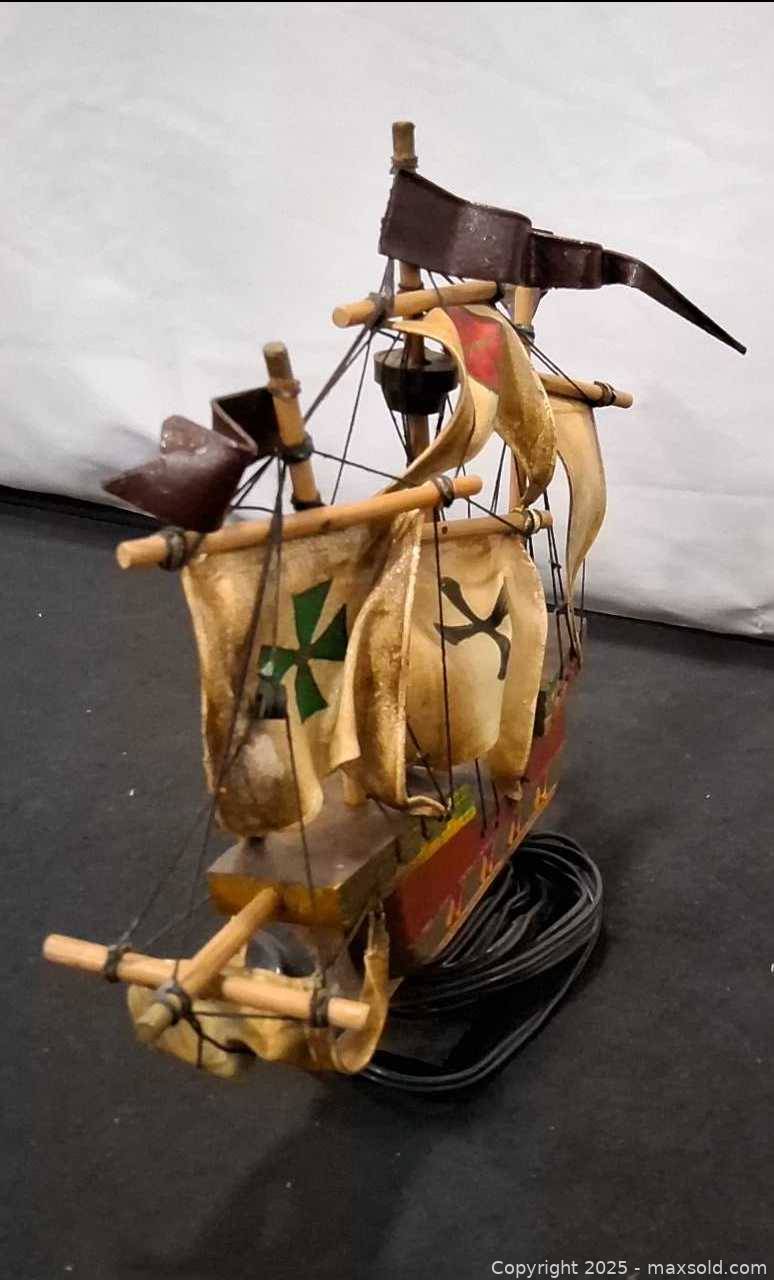 Decorative model ship night-light lamp | Maxsold