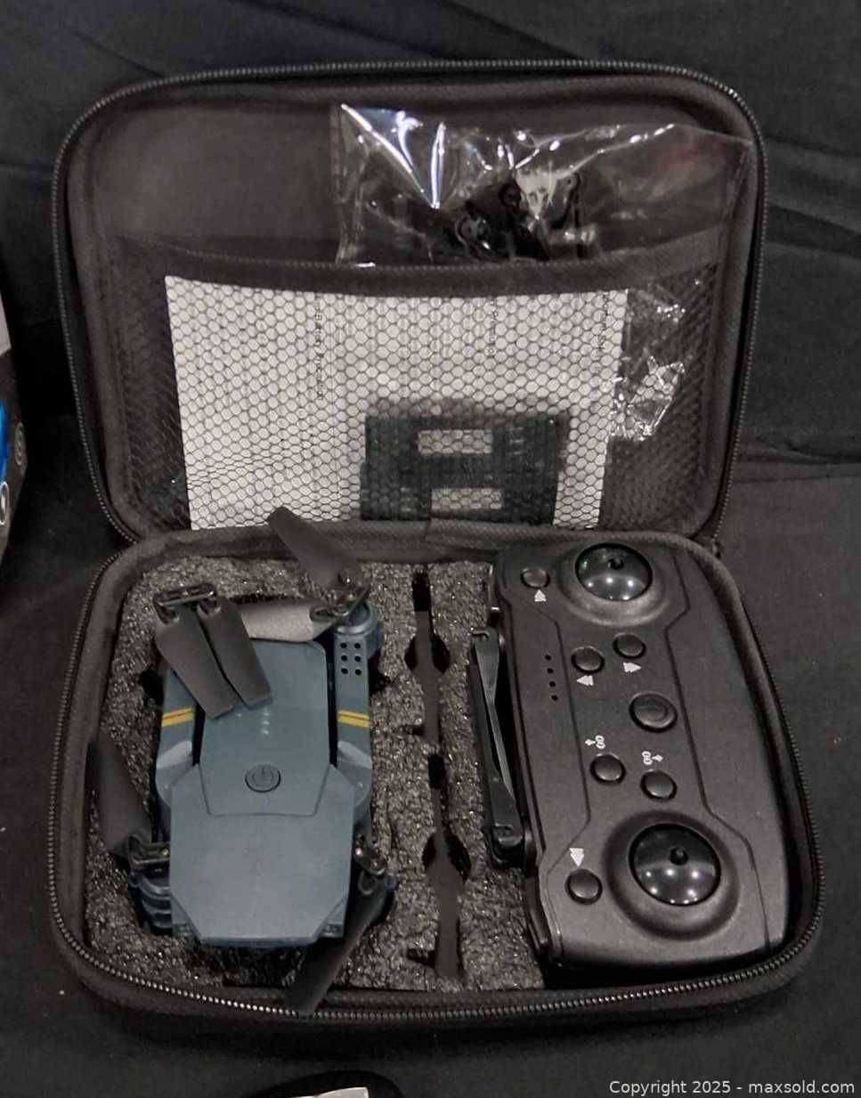 Drone set, mini air compressor, cowbell, LED reading lights | Maxsold