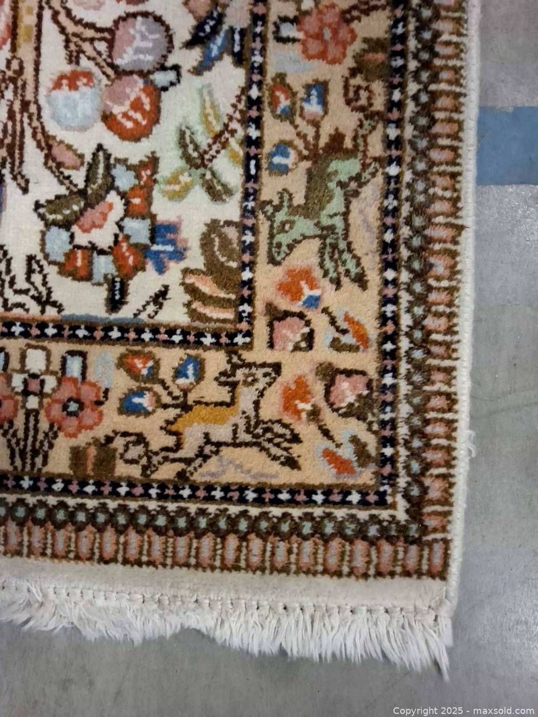 Hand tufted rug 38" x 60" | Maxsold