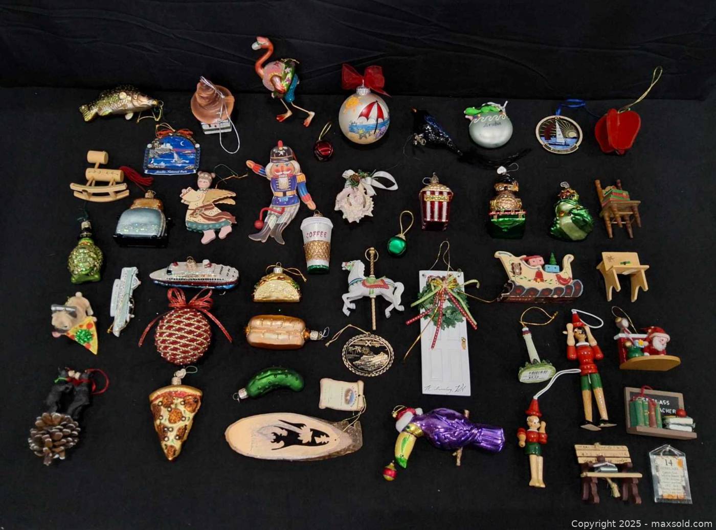 Assorted Christmas ornaments, approx. 40 pieces | Maxsold