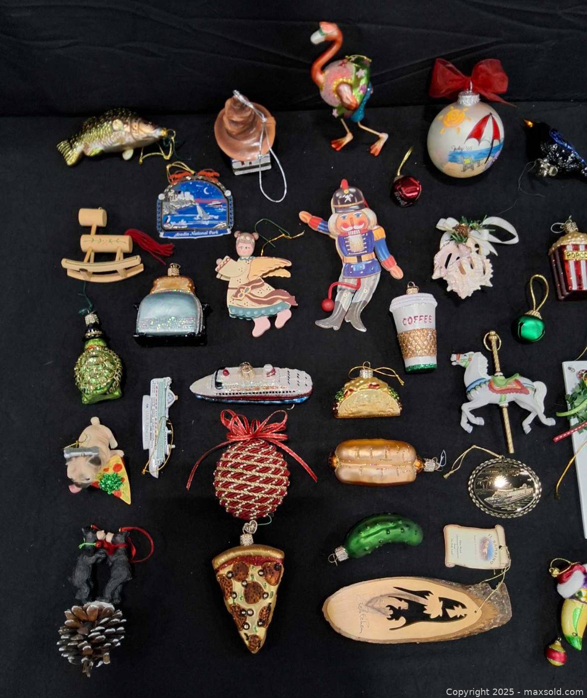 Assorted Christmas ornaments, approx. 40 pieces | Maxsold