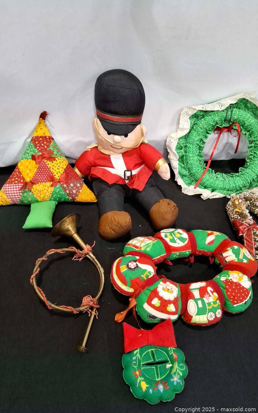 Christmas holiday decorations assortment | Maxsold