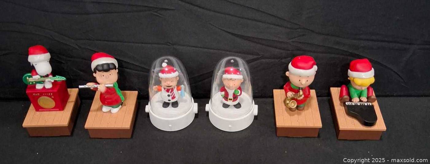 Peanuts Christmas band figures | Maxsold