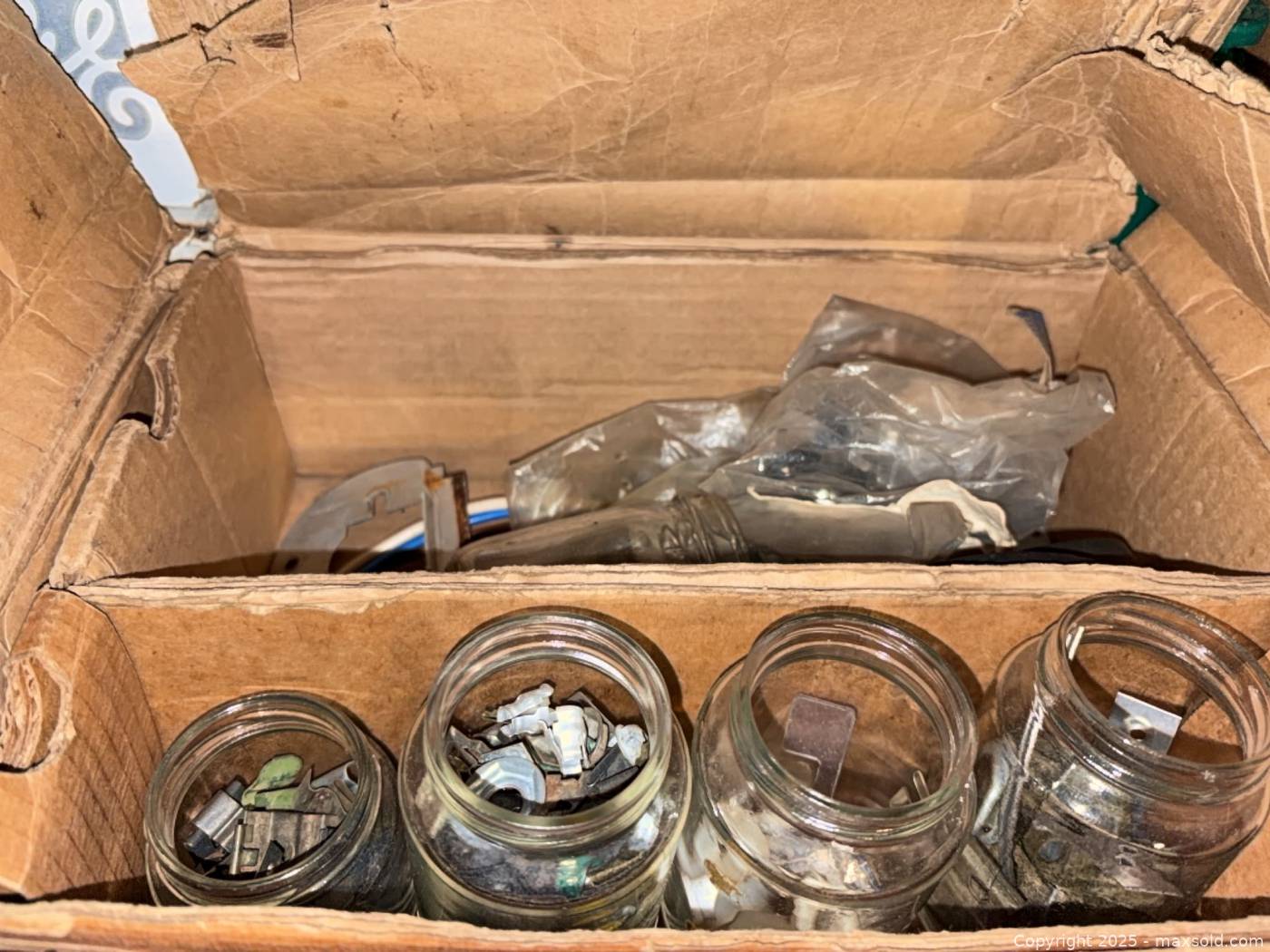 Assorted appliance replacement parts | Maxsold