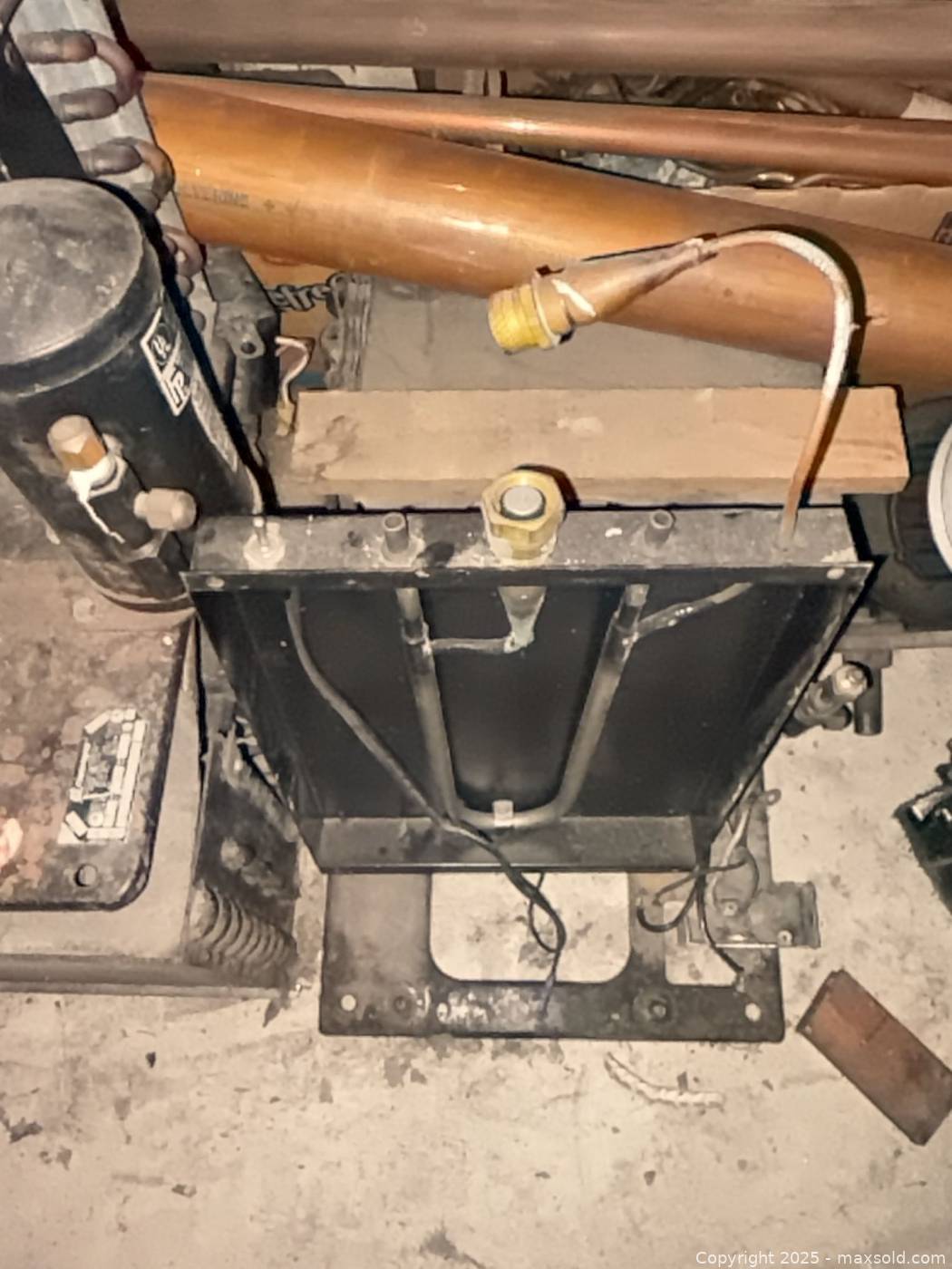 Scrap copper piping and misc. fuses | Maxsold