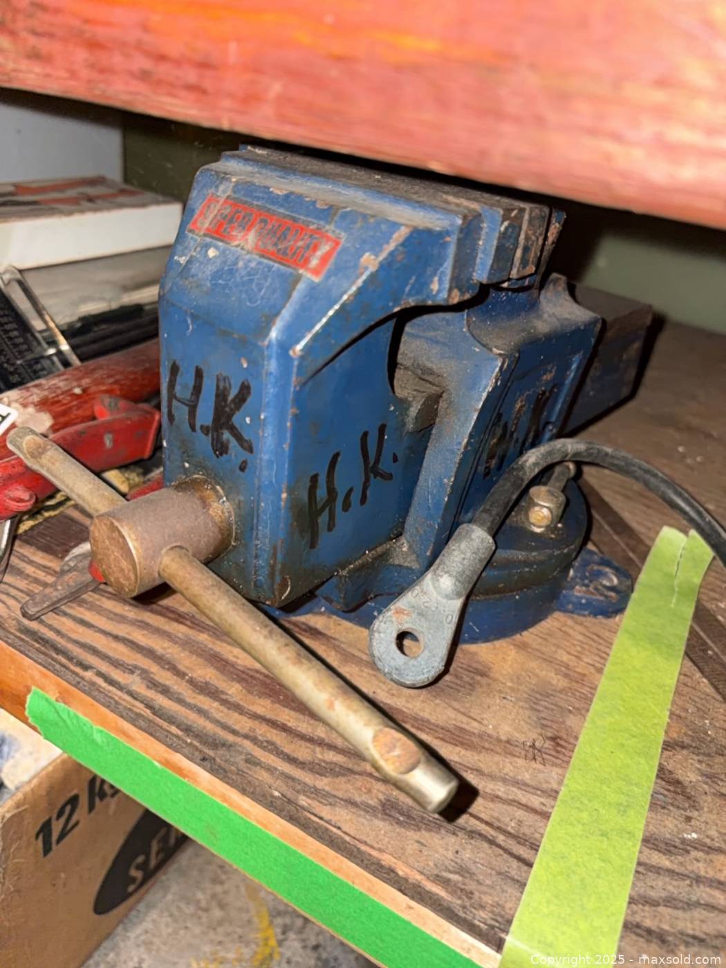 Bench vise, torque wrench, riveter, hand tools | Maxsold
