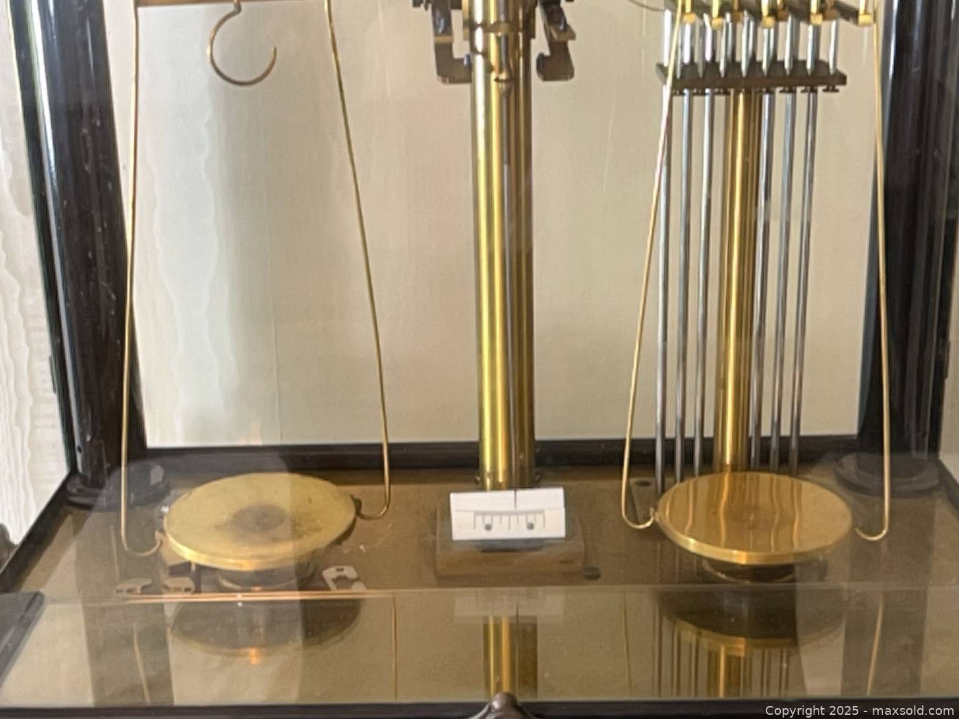 Analytical balance scale in glass case | Maxsold