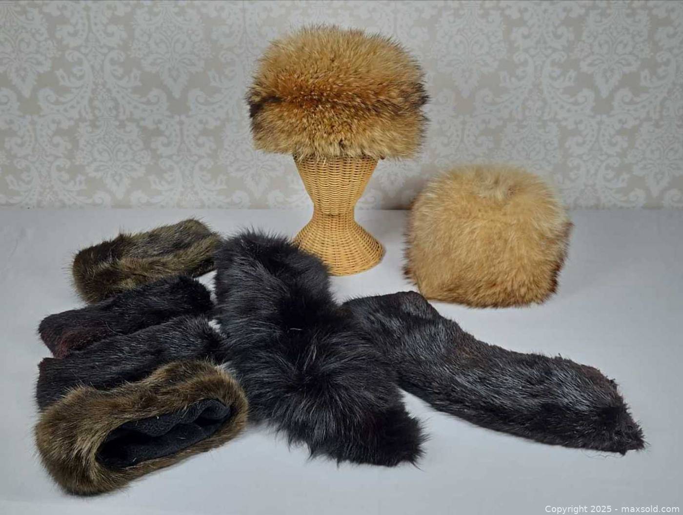 Vintage fox fur hats & mink collars lot | Maxsold