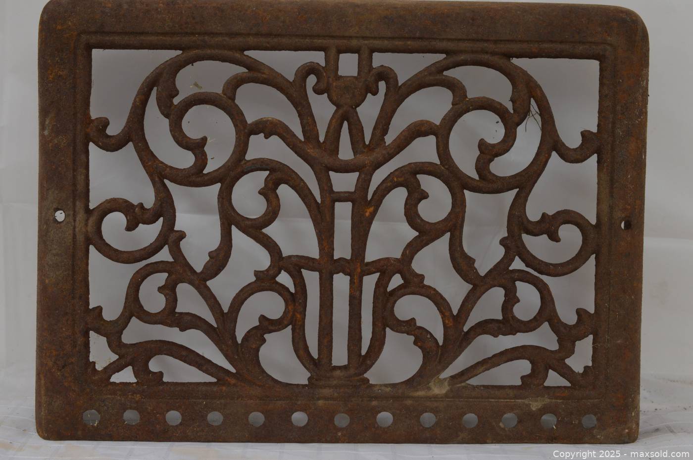 Cast iron Victorian heat registers | Maxsold