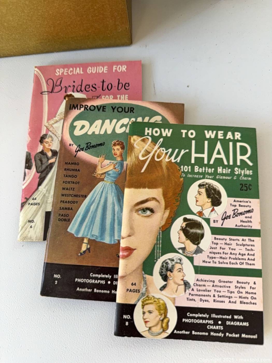 12 Joe Bonomo pocket manuals with box | Maxsold