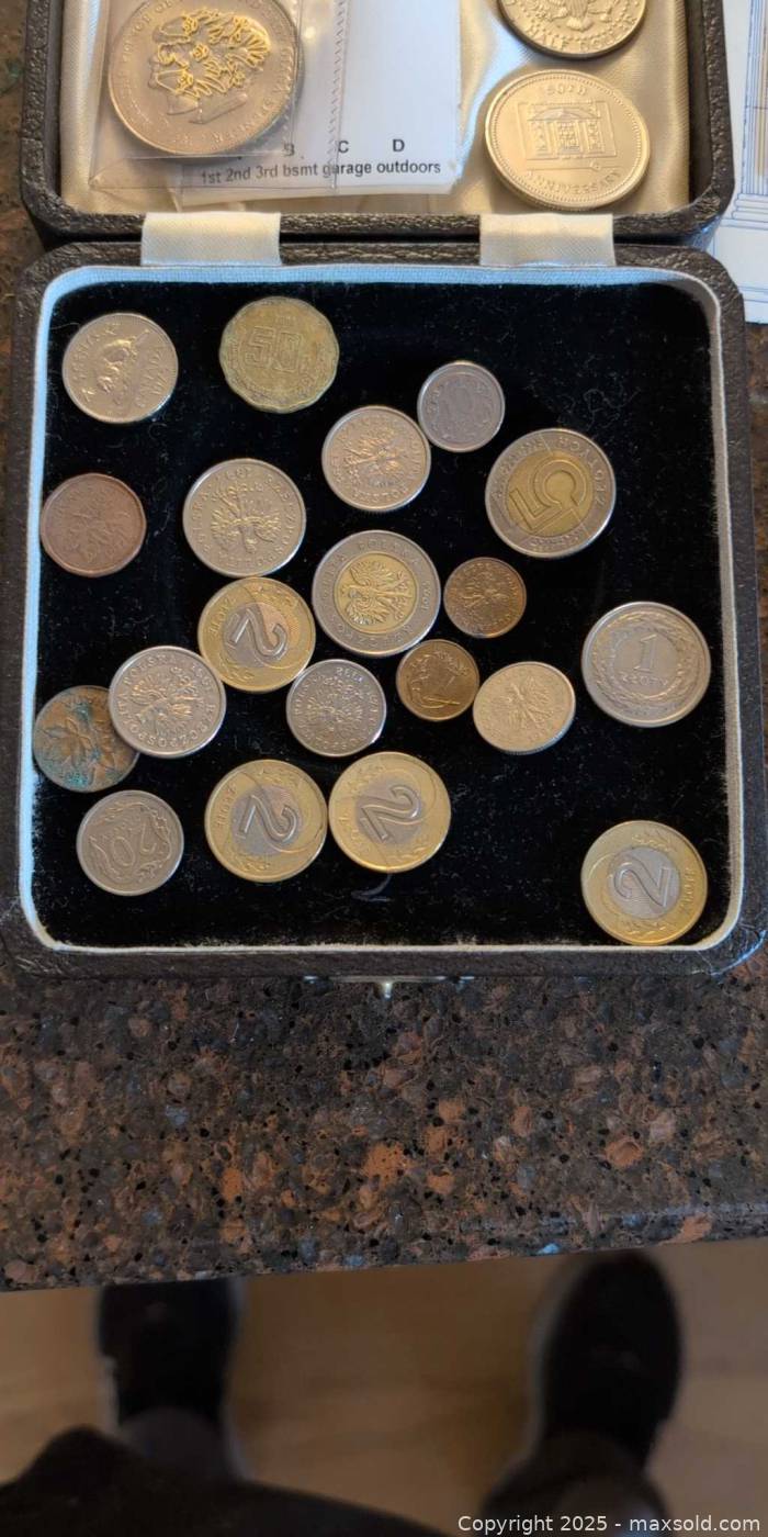 World and commemorative coin assortment | Maxsold