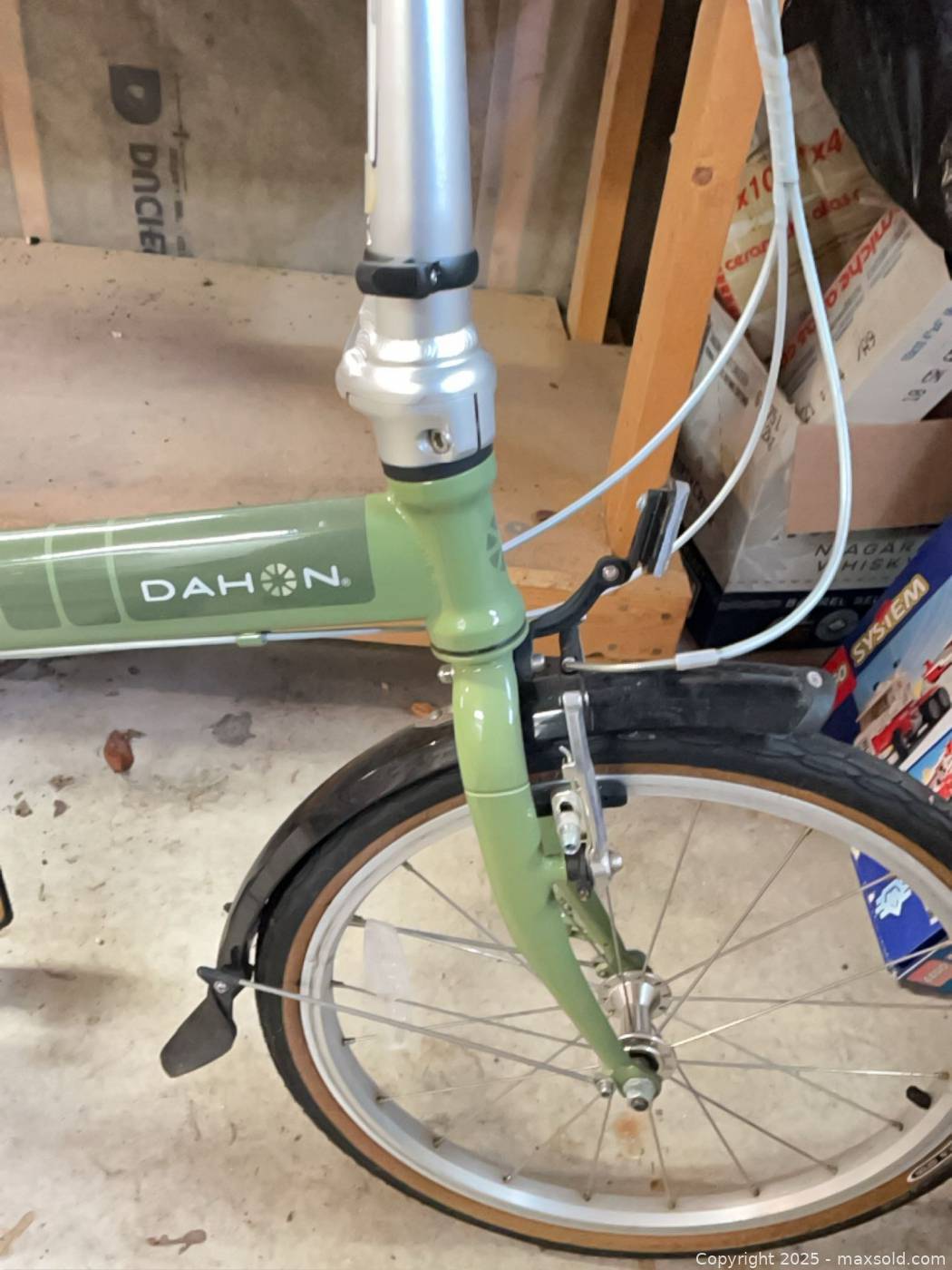 Dahon folding 7-speed bike with 20" wheels | Maxsold