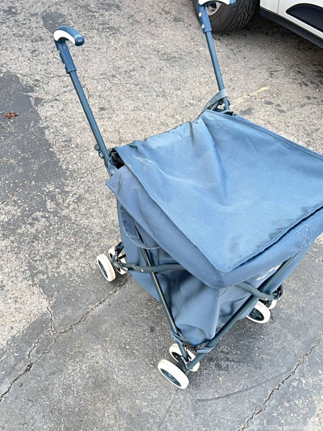 VersaCart folding rolling covered utility cart | Maxsold