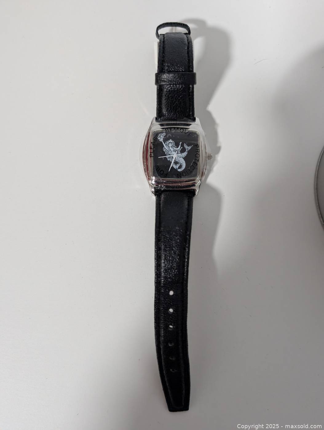 Starbucks Employee Sweda “Mermaid” Watch With Tin | Maxsold