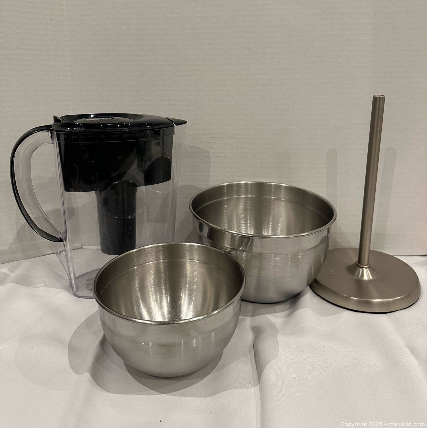 Pitcher, stainless mixing bowls, paper towel holder | Maxsold