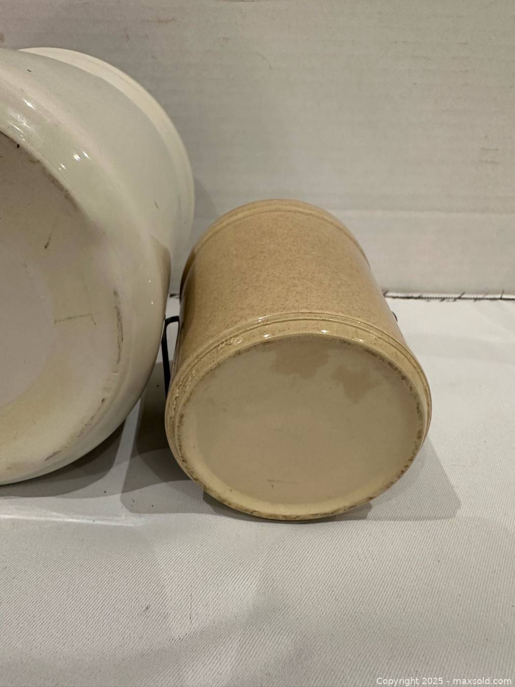Pair vintage Hall stoneware crock 302 and small tan bail-handle crock ...