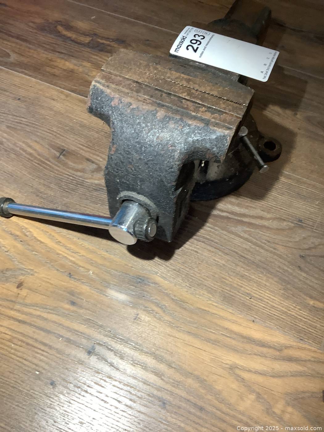 Bench mount 5 inch bench vise | Maxsold