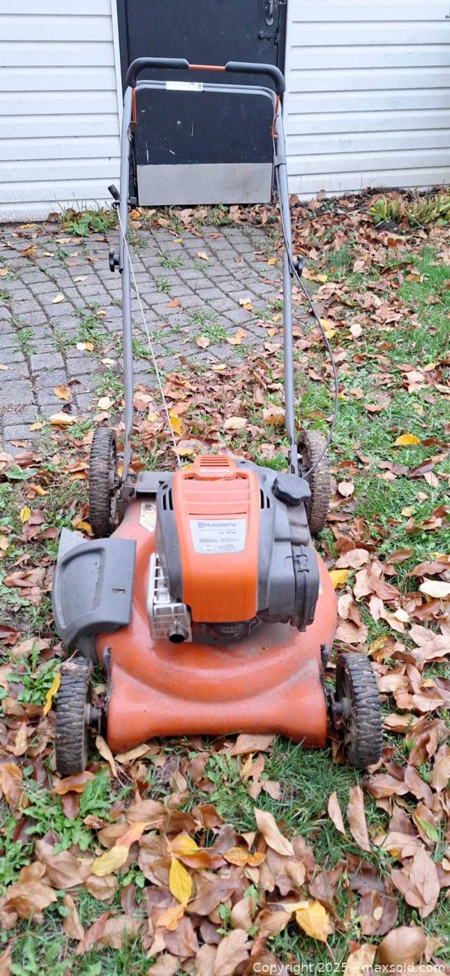 Husqvarna LC 121P 21" push lawn mower | Maxsold