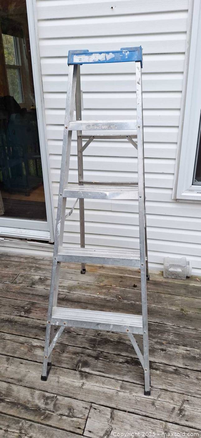 5ft aluminum step ladder | Maxsold