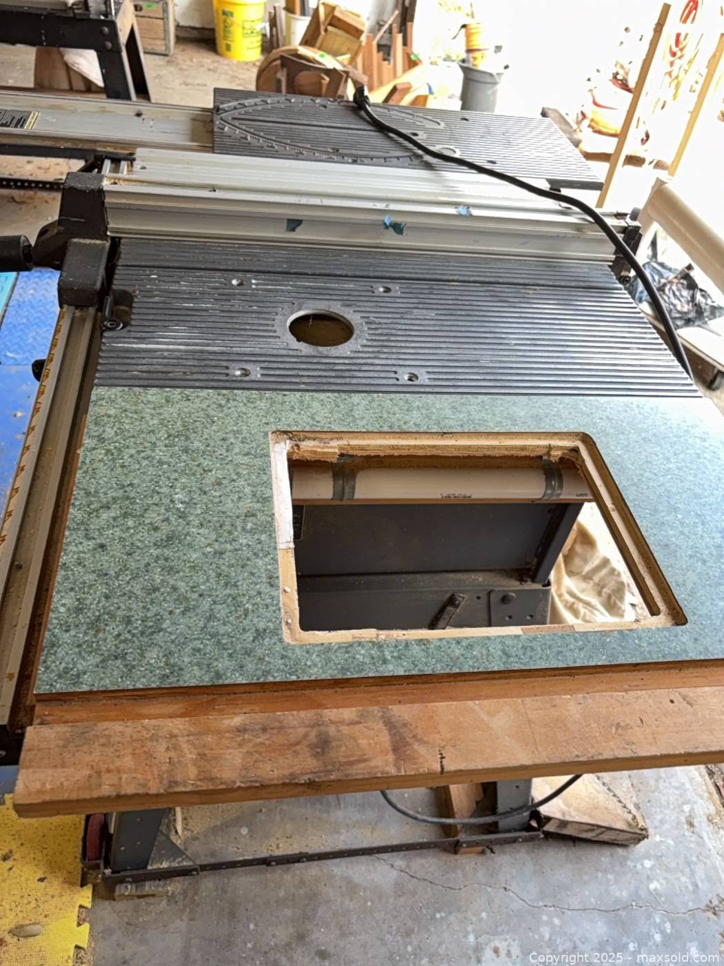 10-in Craftsman corded table saw on stand | Maxsold