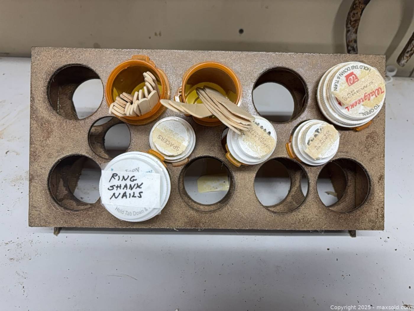 Wooden pegboard organizer rack w/ 12 pill containers | Maxsold