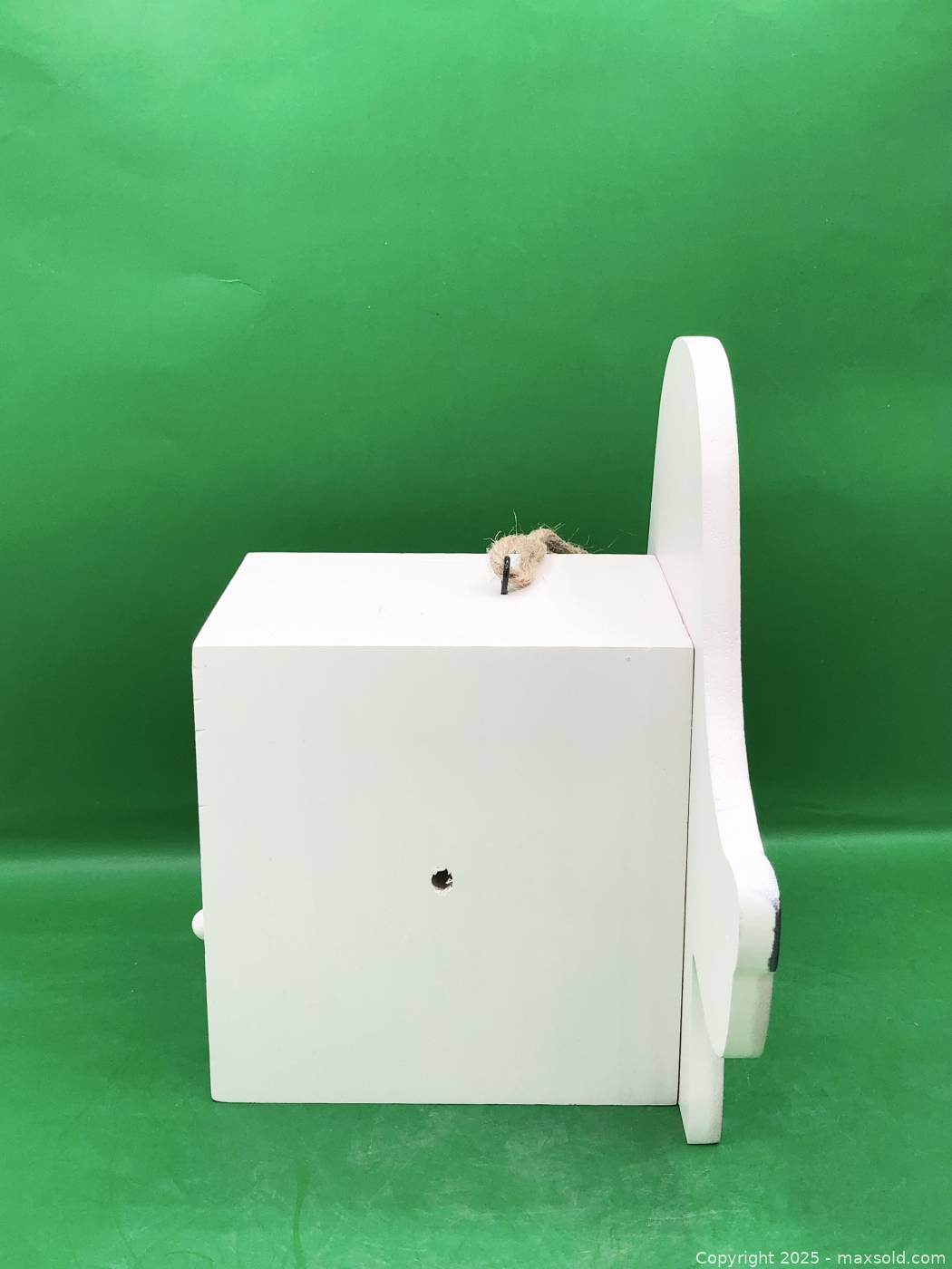 Enesco Allen Designs dog birdhouse | Maxsold