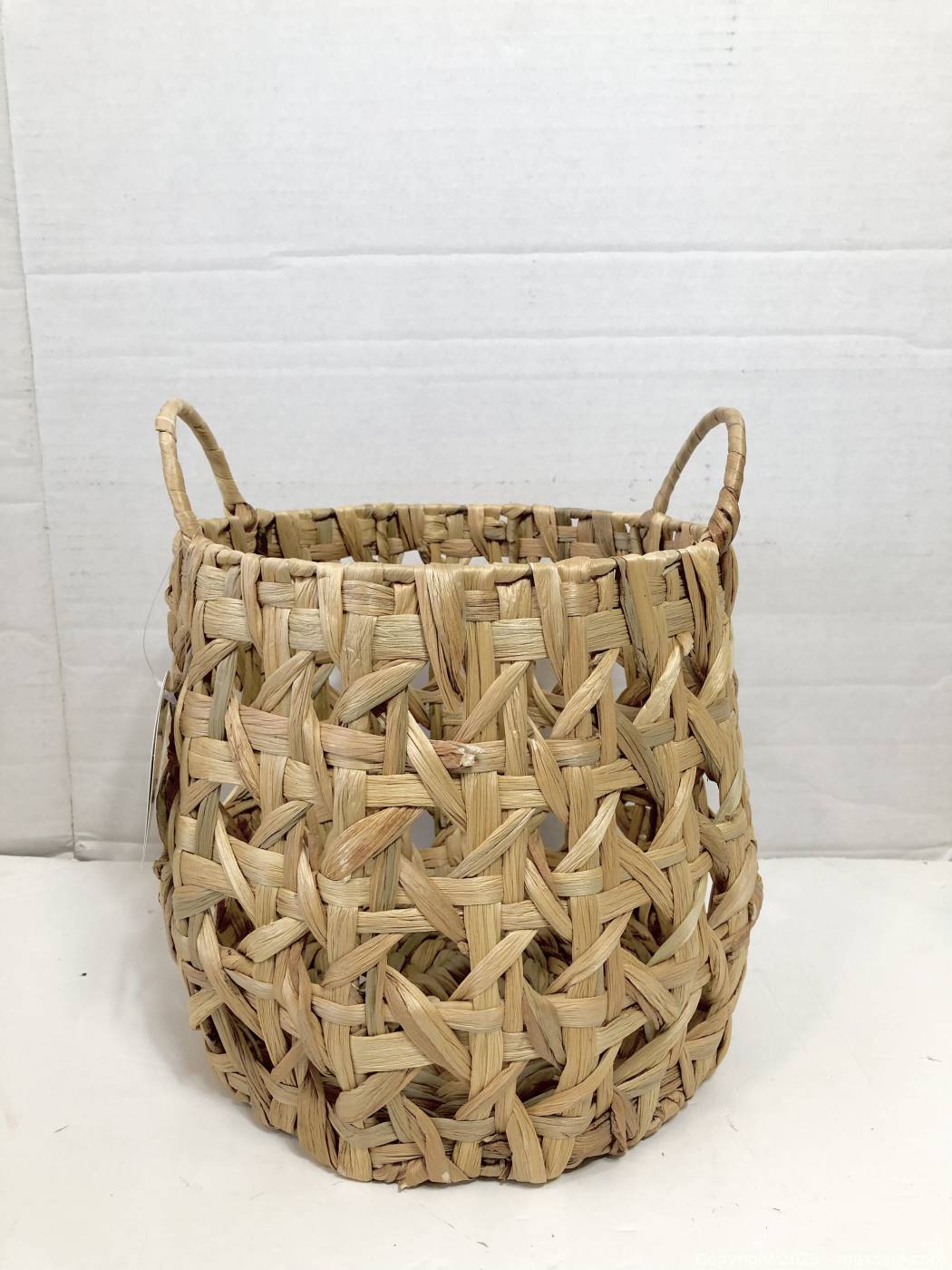 Threshold woven basket with tag | Maxsold