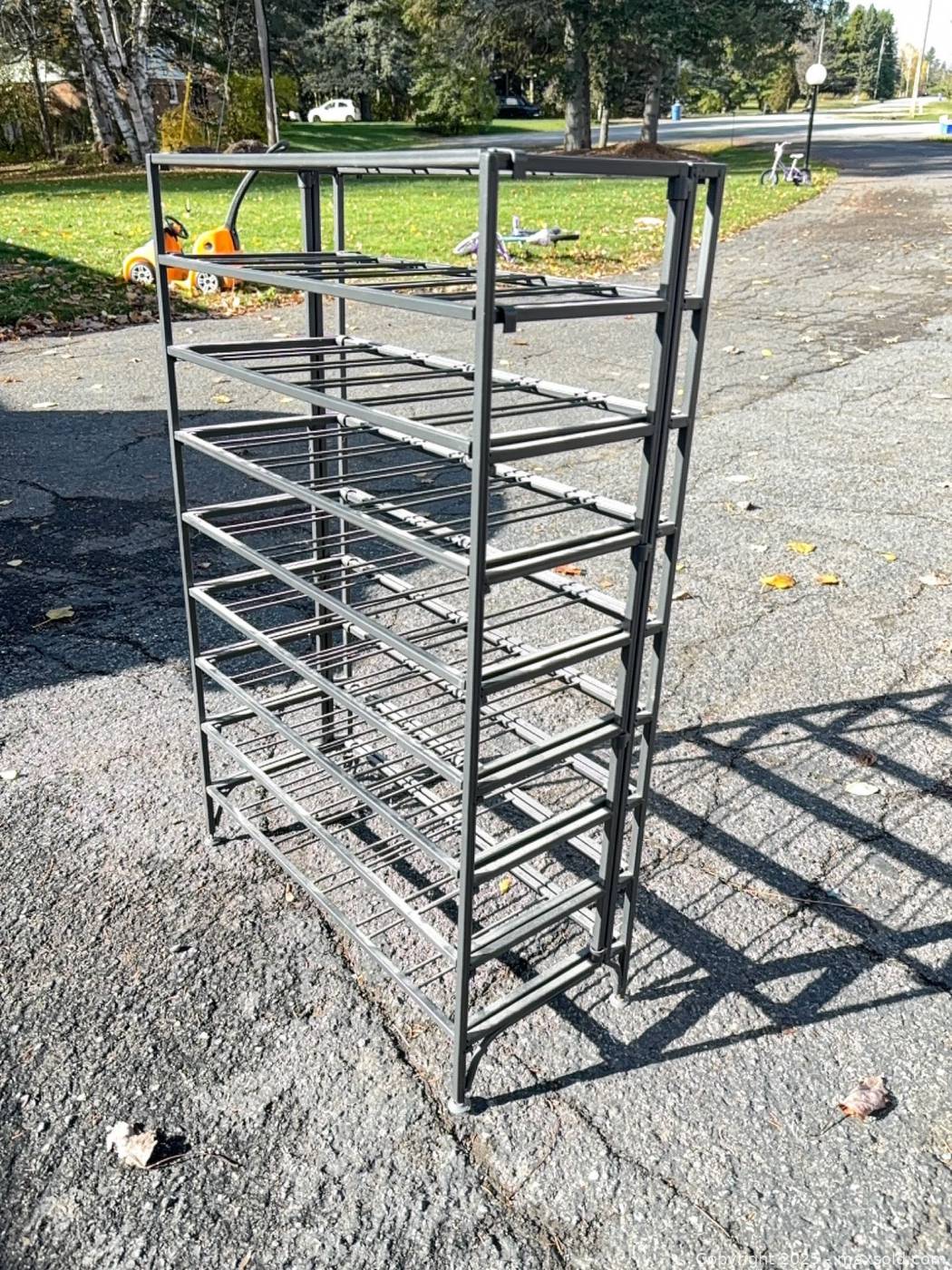 Metal frame shelf unit 35x23.5x10 in | Maxsold