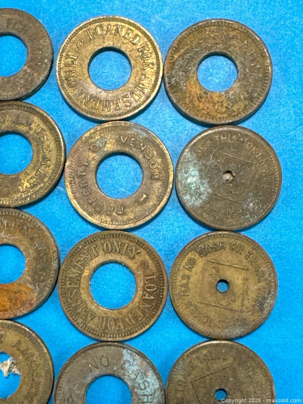 20 arcade-vendor tokens with center hole | Maxsold