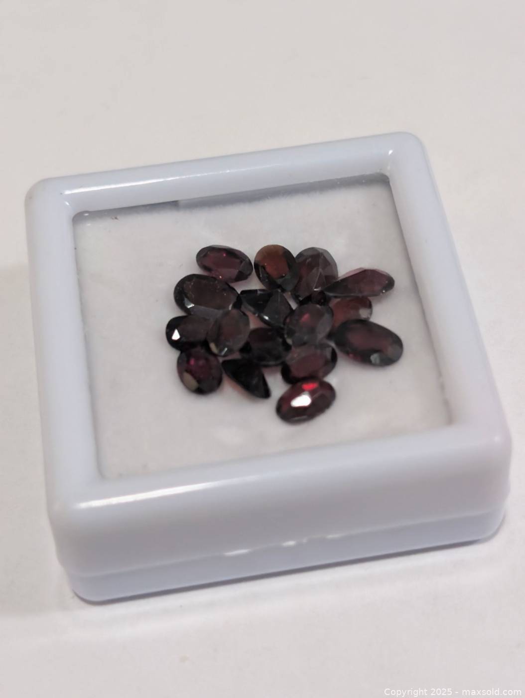 Genuine faceted garnet gemstones ~10 ct | Maxsold