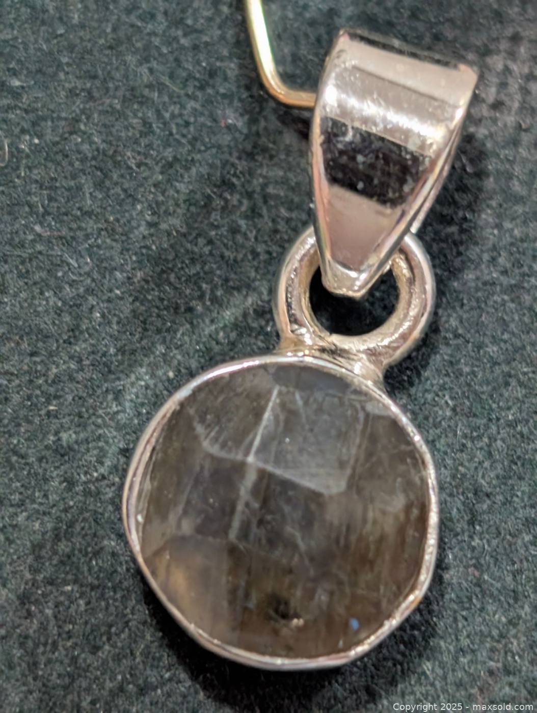 Silver Labradorite Pendant 2.19g | Maxsold