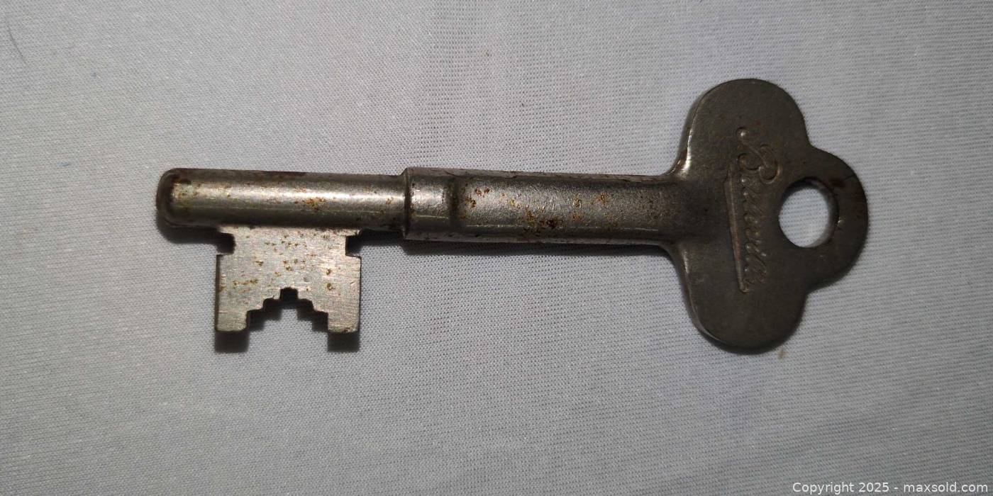 Lot of 14 vintage skeleton keys | Maxsold