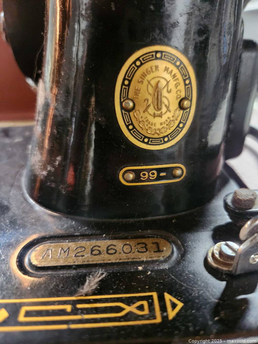 Singer Model 99 portable sewing machine | Maxsold
