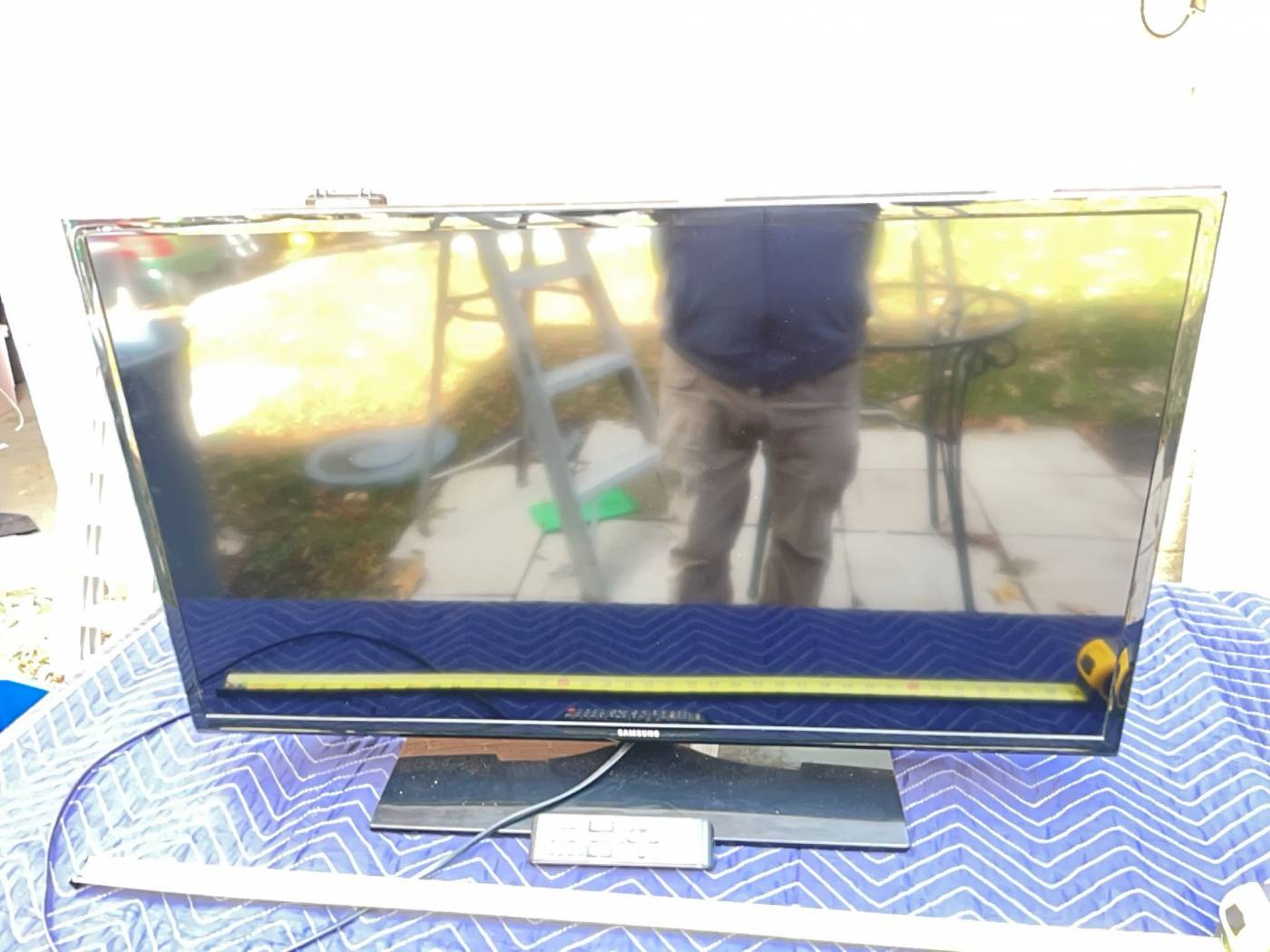 Samsung 40" LED TV UN40H5003AF with remote | Maxsold