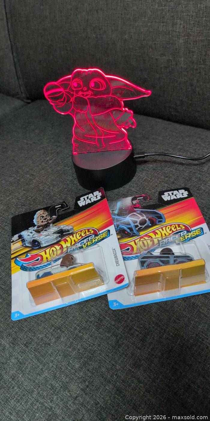 Hot Wheels RacerVerse Star Wars Cars And Grogu LED Lamp | Maxsold