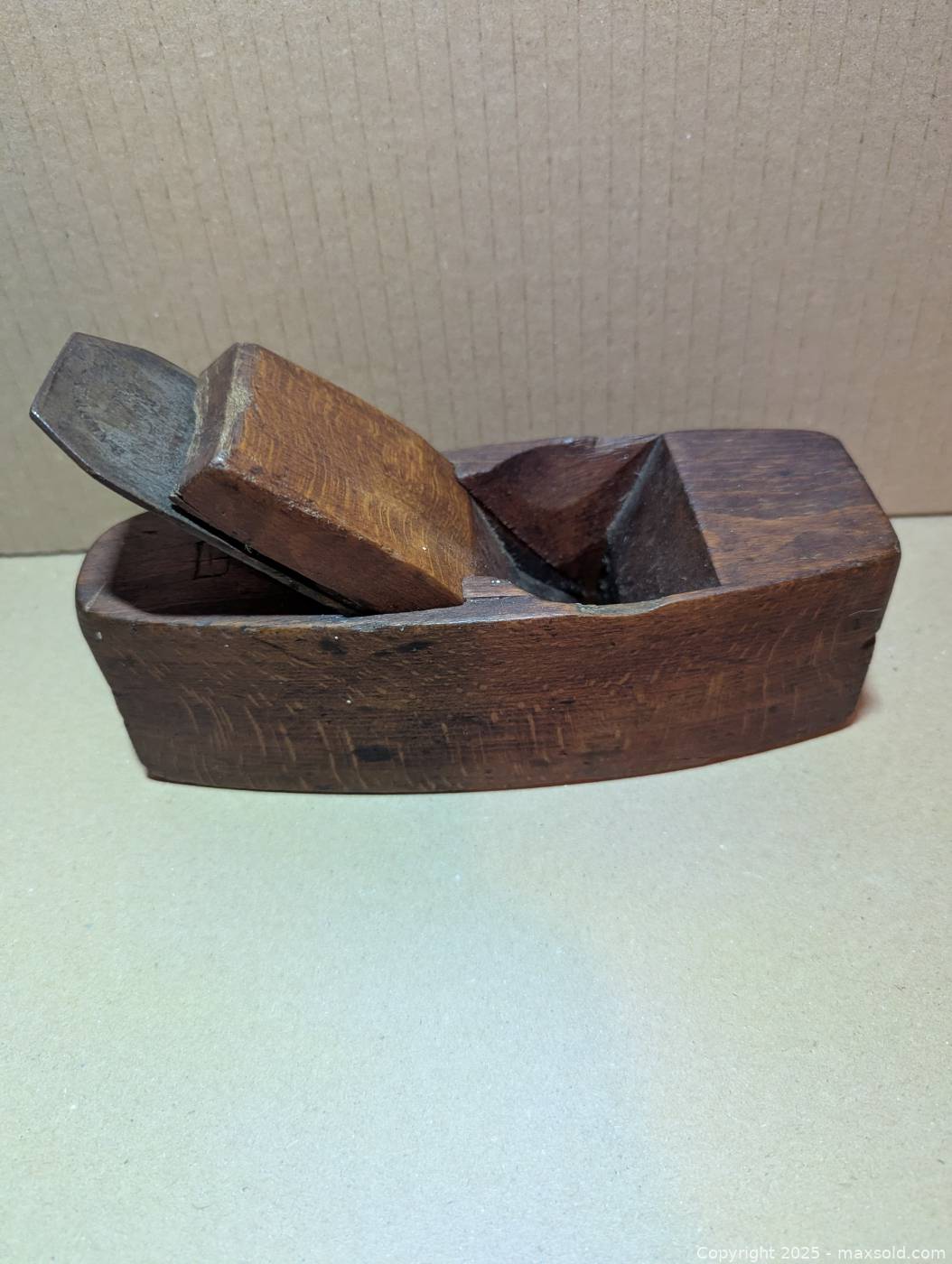 Baldwin oak coffin hand plane | Maxsold