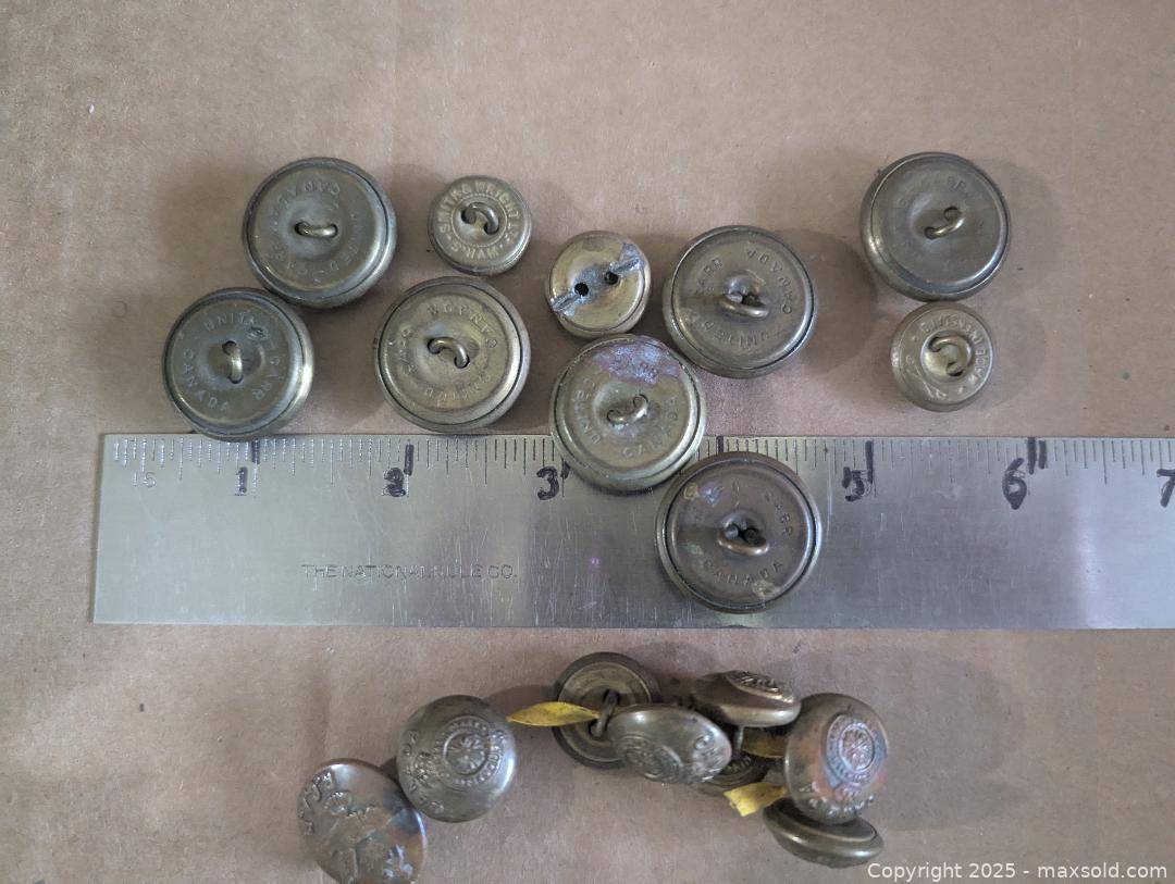 19 WW2 Canadian Army brass uniform buttons | Maxsold