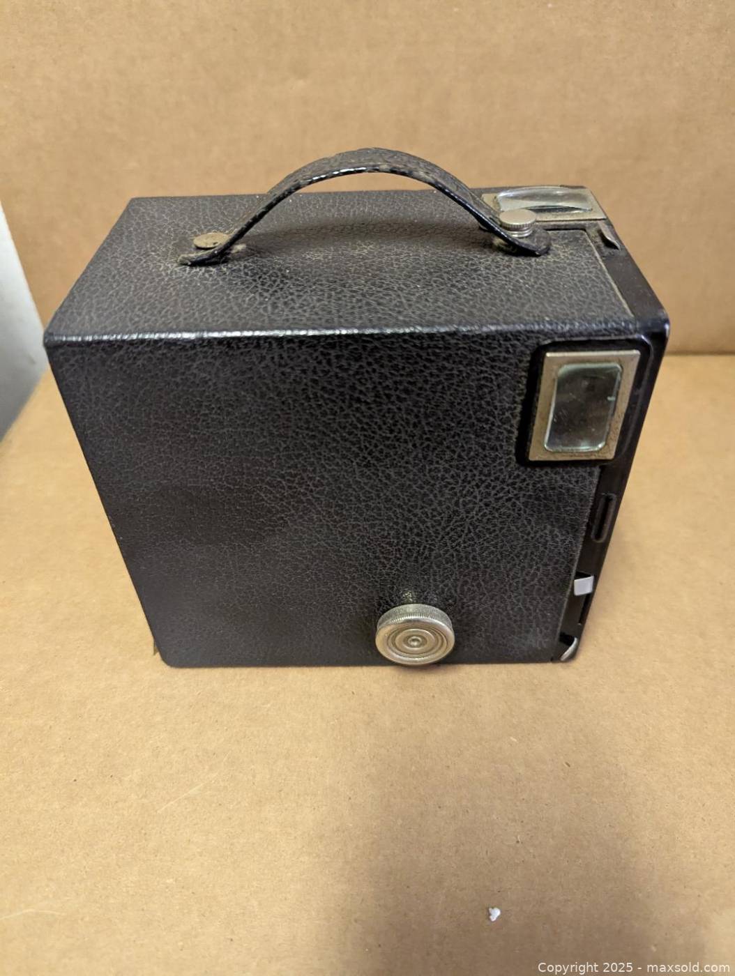 Kodak Brownie Target Six-16 camera | Maxsold