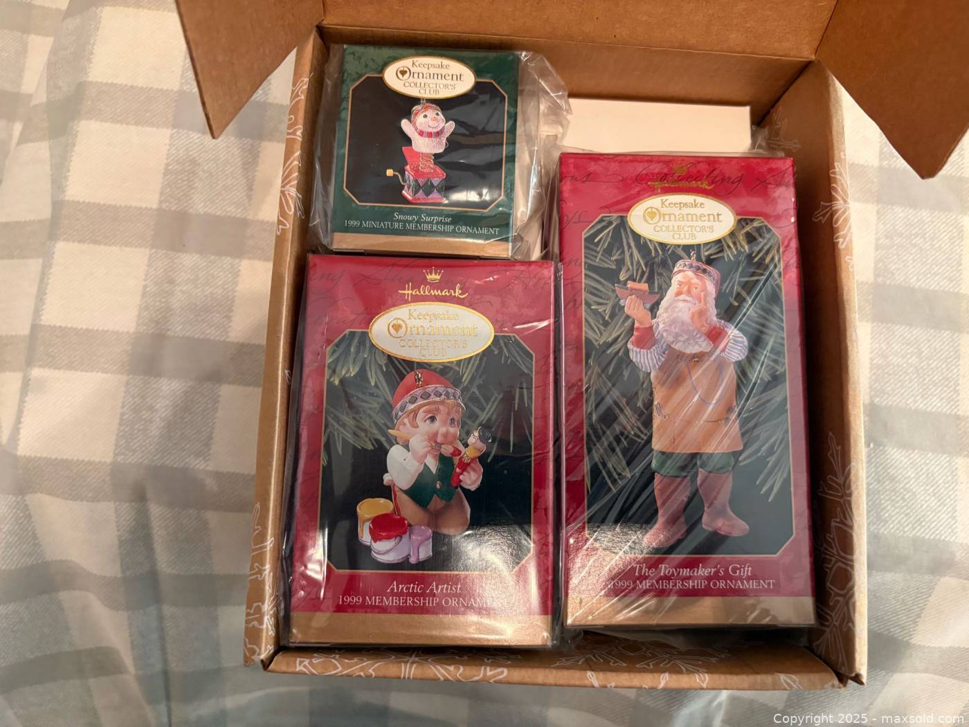 1999 Hallmark Membership Kit With 3 Ornaments | Maxsold