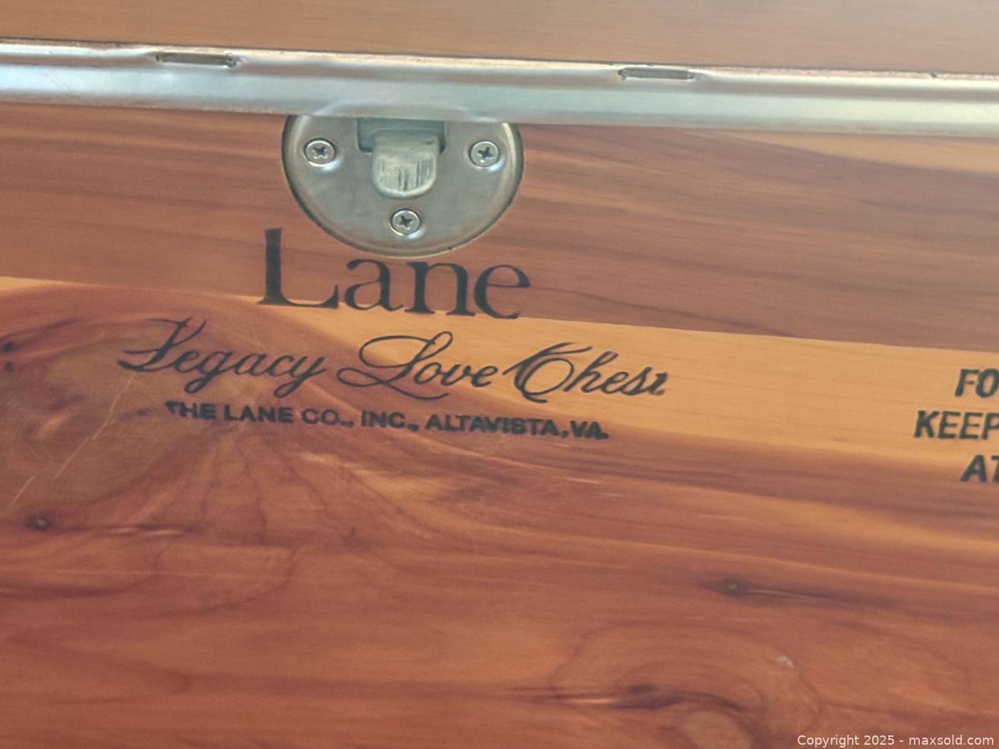 Lane Legacy Love cedar chest with padded top | Maxsold