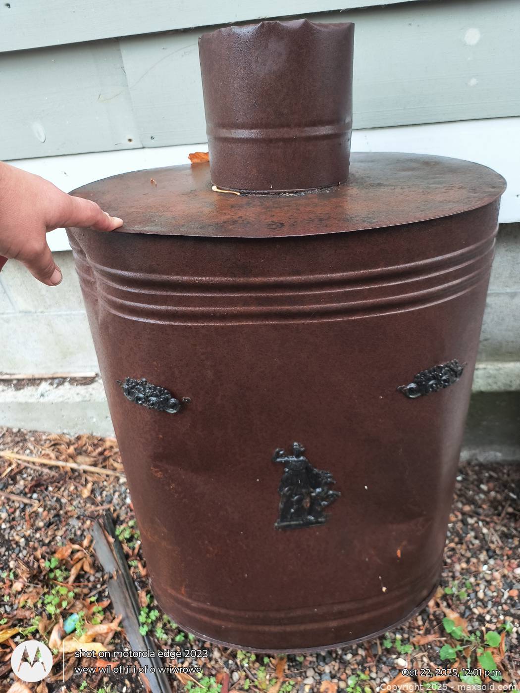Antique metal heat chamber chimney pipe 3ft | Maxsold